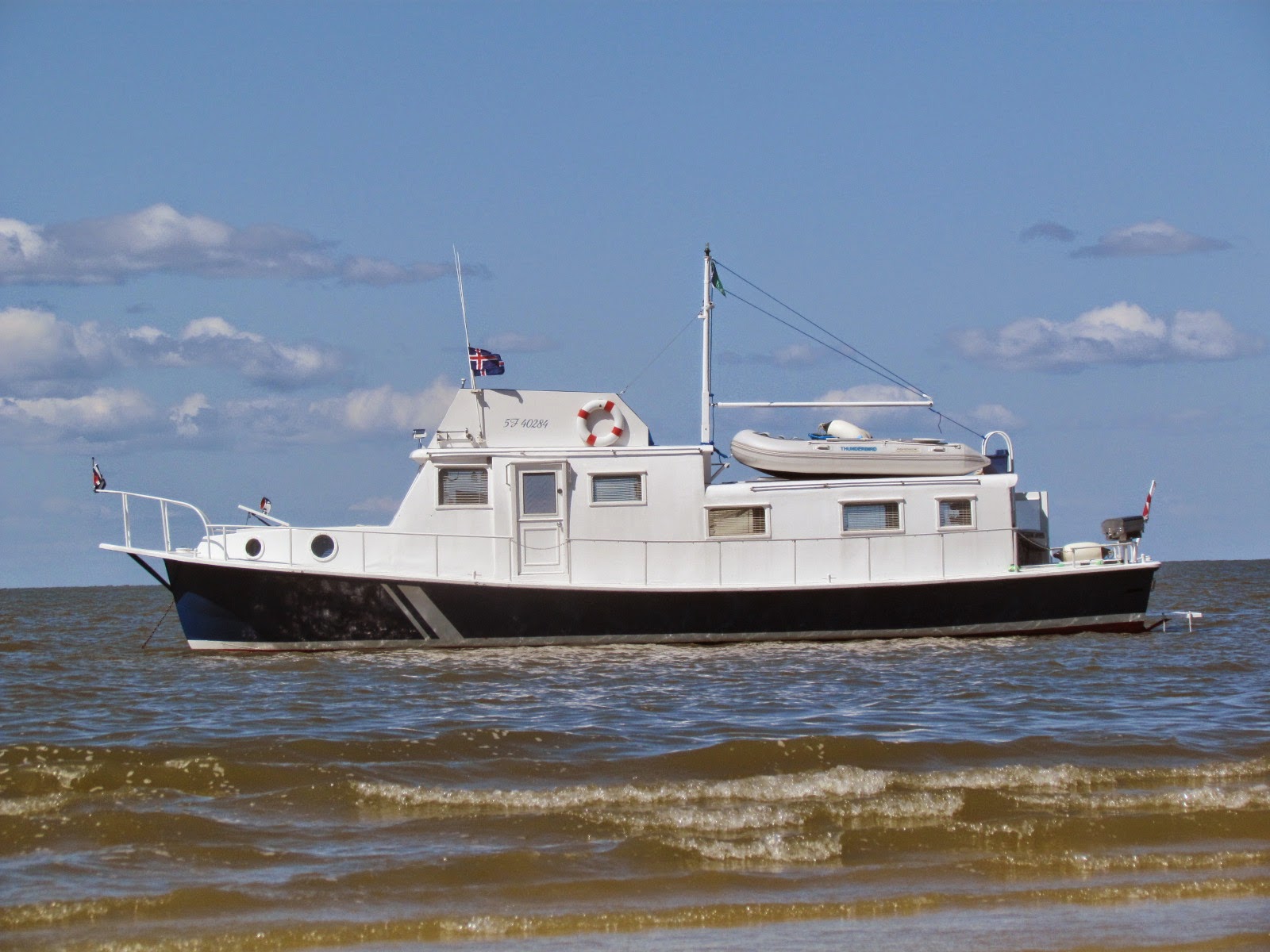 Adventures with Linda and Sea-Enna: LIFE ABOARD A TRAWLER